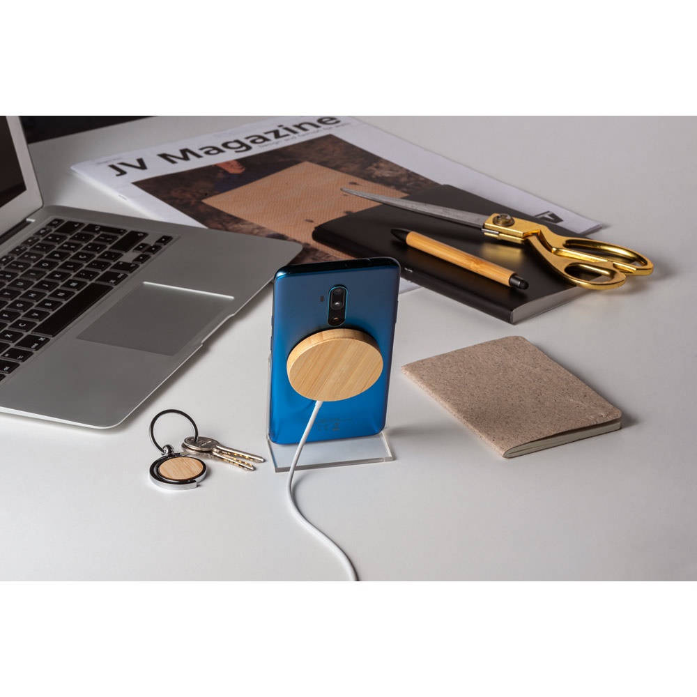 DAIMLER. 15W superfast wireless magnetic charger in bamboo - Custom ...
